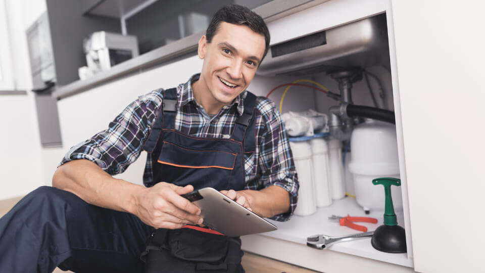 How to Price Plumbing Jobs: A Guide for Startups | Simpro